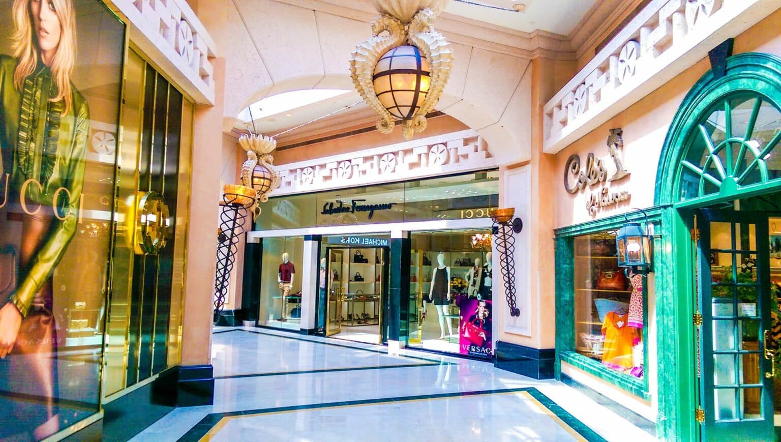 The Ultimate Guide To Shopping in The Bahamas | Bahamas Guides